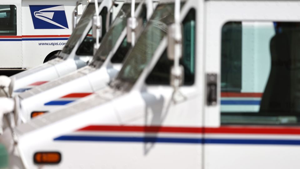 Trump wants to shake up the US Postal Service. Here’s what it’ll mean ...