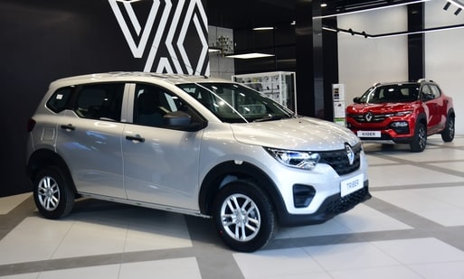Renault Kiger, Triber get 8.0-inch touchscreen, rear camera & more in ...