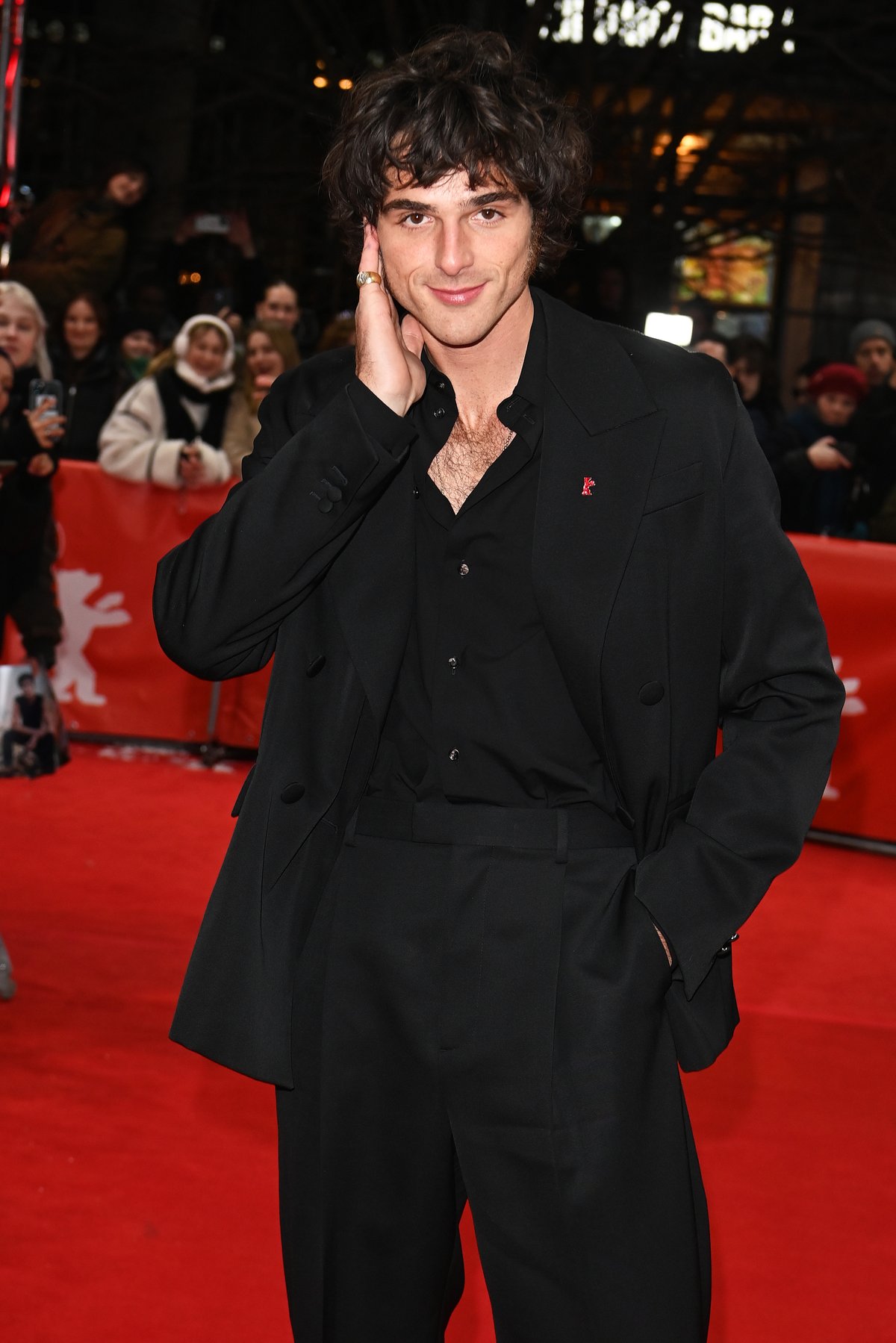 Jacob Elordi goes full Heathcliff on the red carpet with his bold new ...