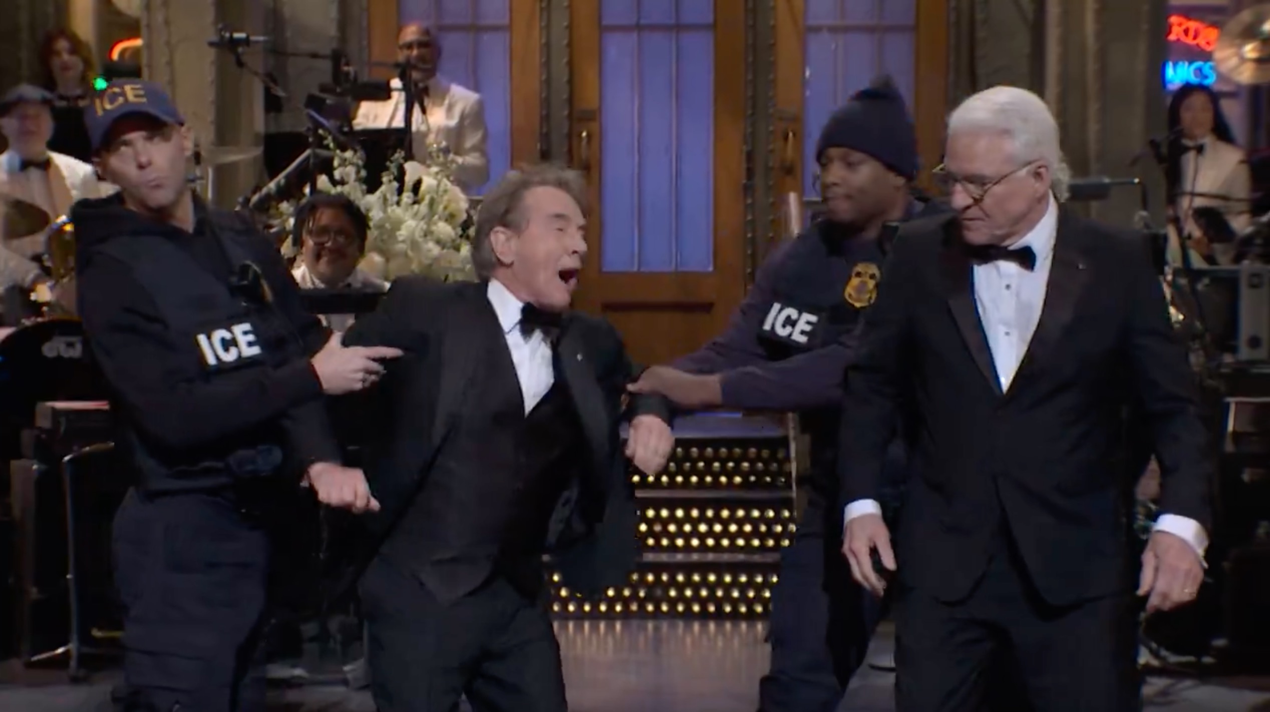 Steve Martin Opens SNL 50tj Anniversary By Calling In ICE To Deport ...