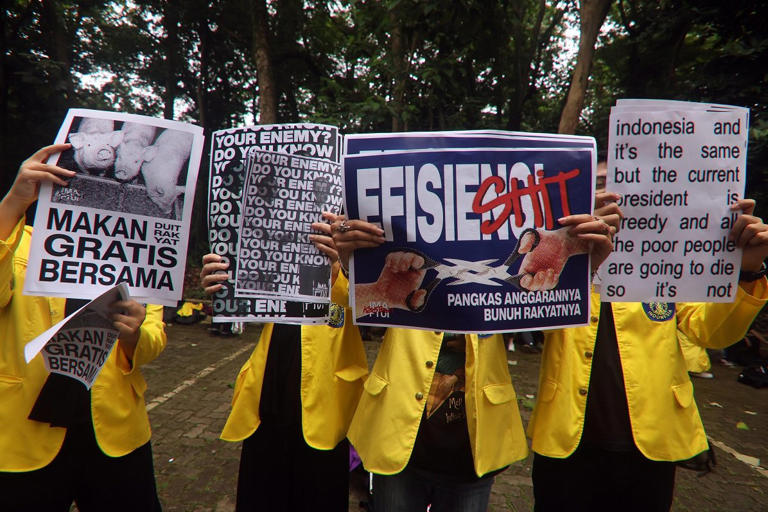 Kritik Efisiensi Anggaran, Mahasiswa Gelar Demonstrasi 'Indonesia Gelap'