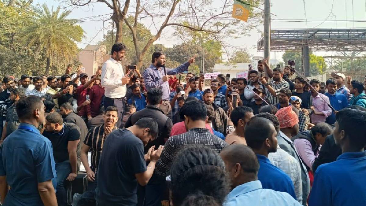 BPSC Student Protest: 'पुष्पा नहीं बिहारी हैं लोग, झुका के रहेंगे ...