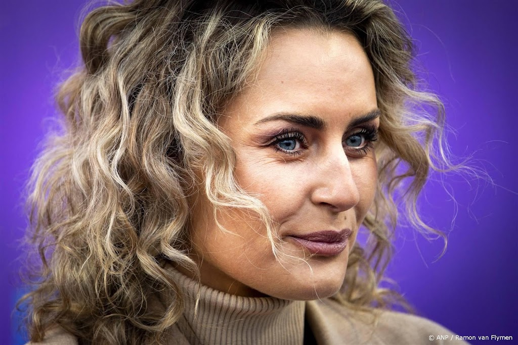 Comédienne Iris Rulkens in verwachting van een meisje