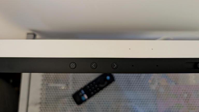 Amazon Echo Show 21 review: combining a smart display, Alexa speaker ...