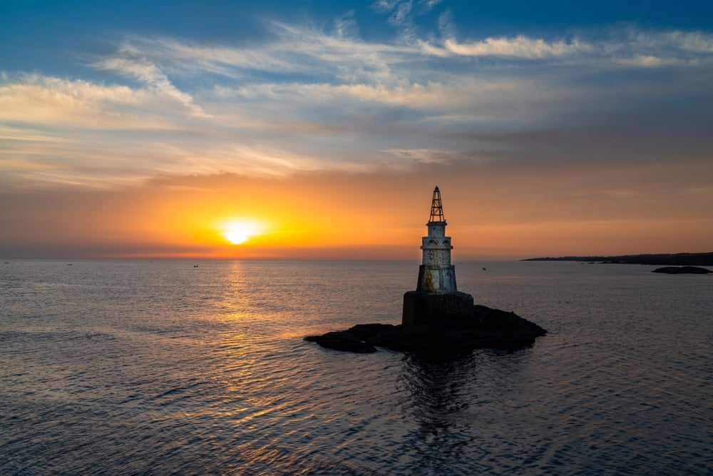 12 Stunning U.S. Lighthouses with Views That Will Leave You in Awe