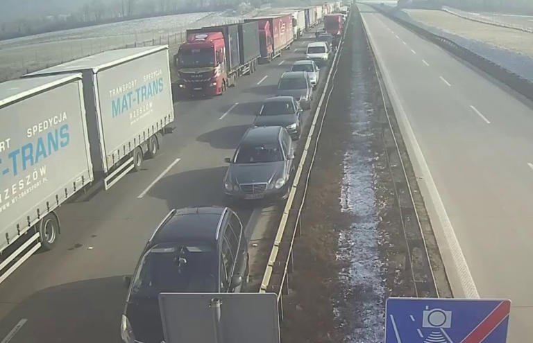 Groźny wypadek na autostradzie A4 pod Wrocławiem. Gigantyczne utrudnienia w ruchu