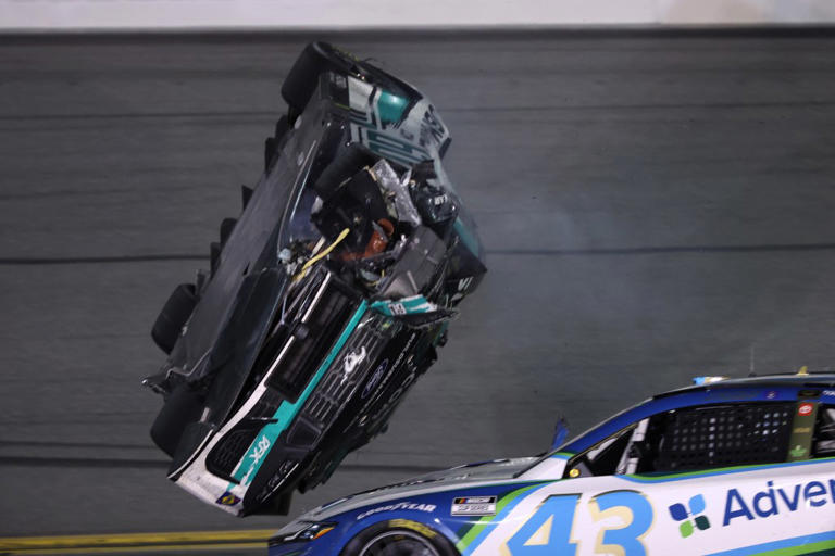 Terrifying crash shakes up final laps of Daytona 500 — and leaves Ryan ...
