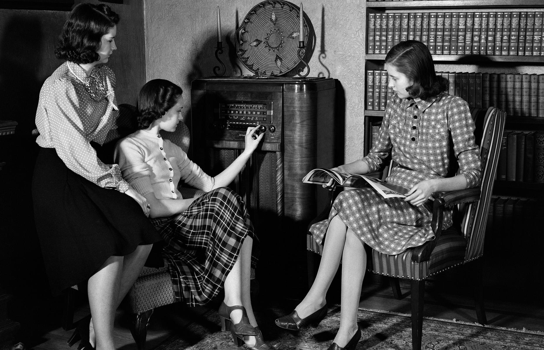 Rare photos show what 1940s home life was really like