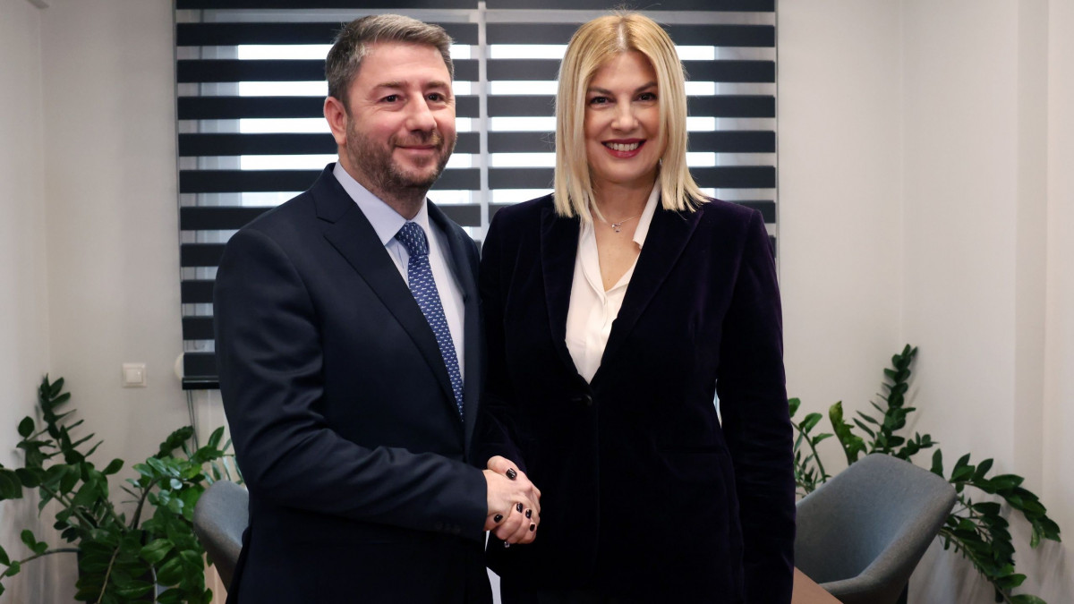 Στο ΠΑΣΟΚ εντάχθηκε και επίσημα η Ράνια Θρασκιά - Στους 32 οι βουλευτές ...