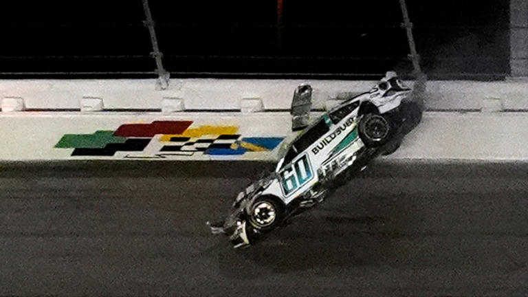 Terrifying crash shakes up final laps of Daytona 500 — and leaves Ryan ...