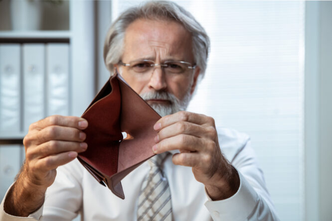 14 Signs Someone Has A Lot Of Money Now But Used To Be Broke