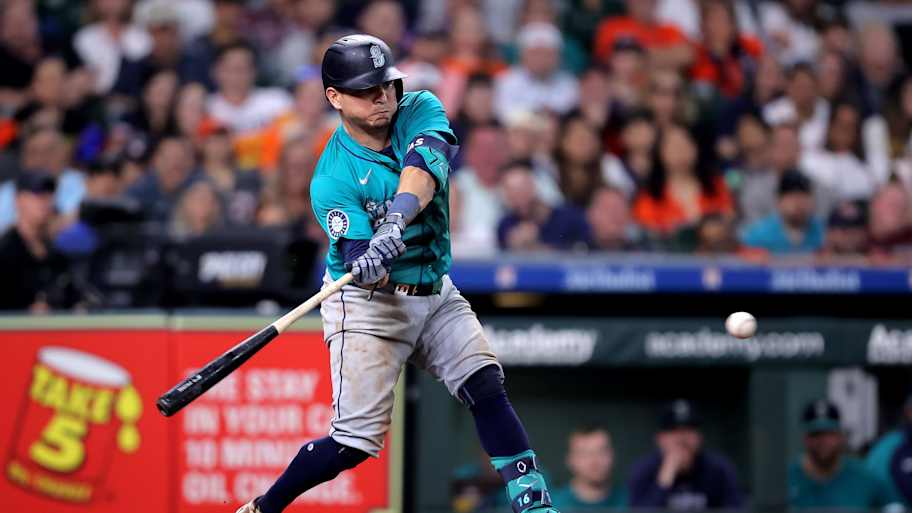 Former Seattle Mariners Trade Piece Signs with Division Rivals
