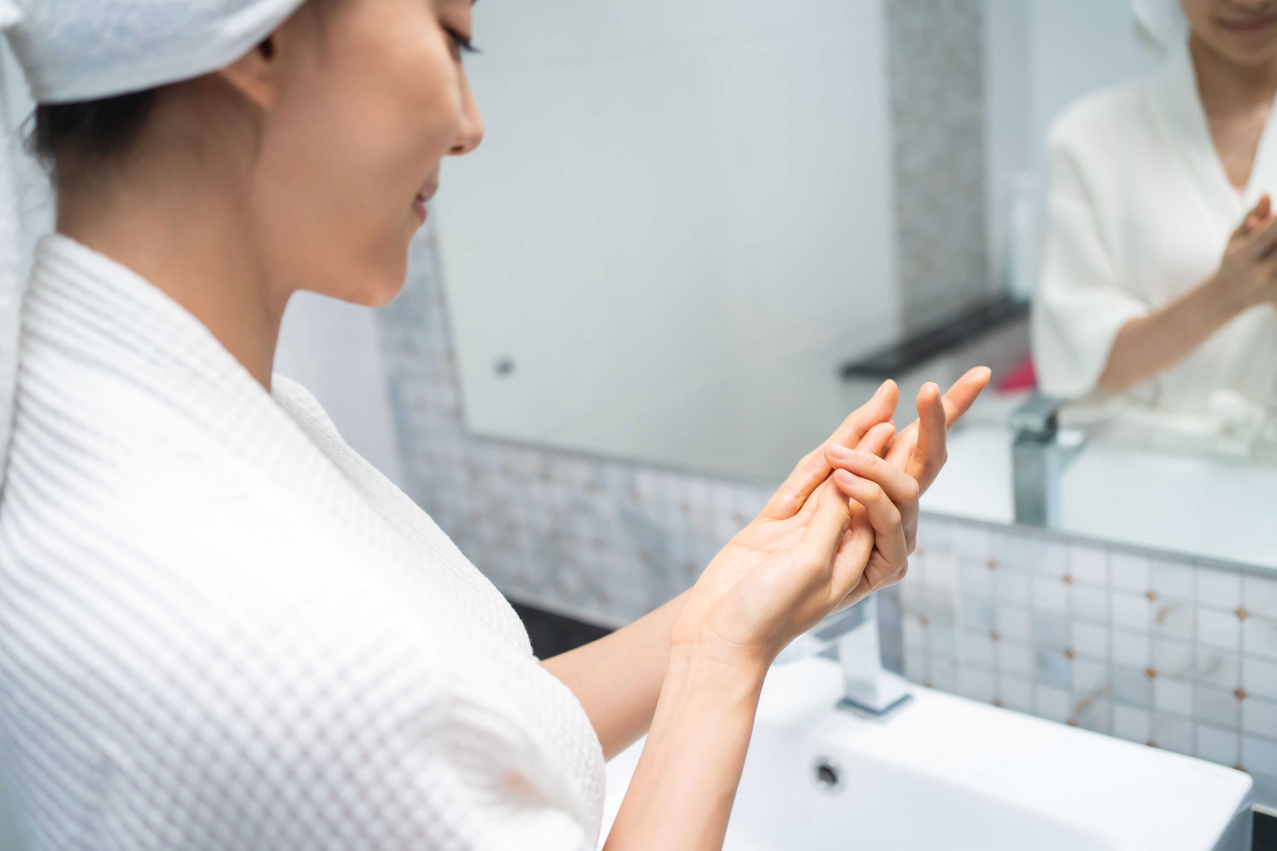 18 Surprising Uses for Hydrogen Peroxide in Your Health Routine