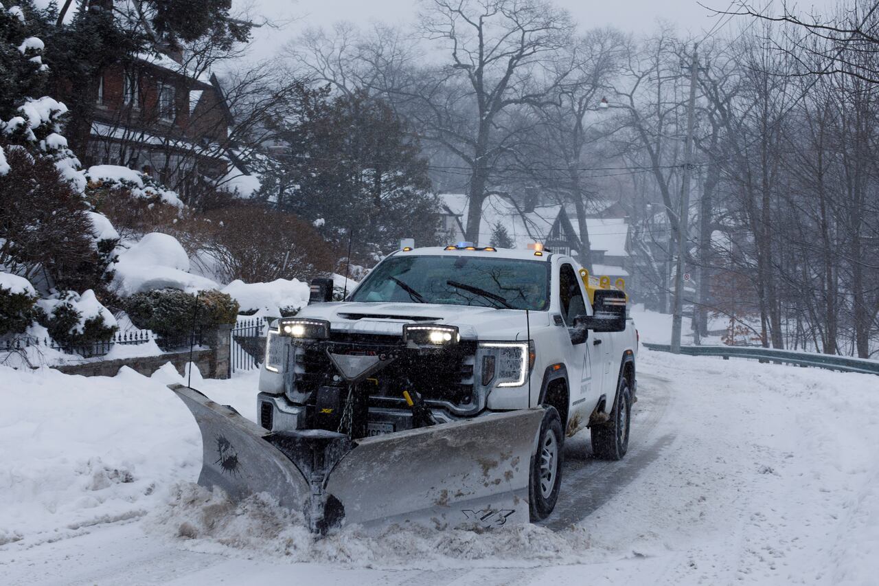 Snow removal may take up to 3 weeks as Toronto digs out of back-to-back ...