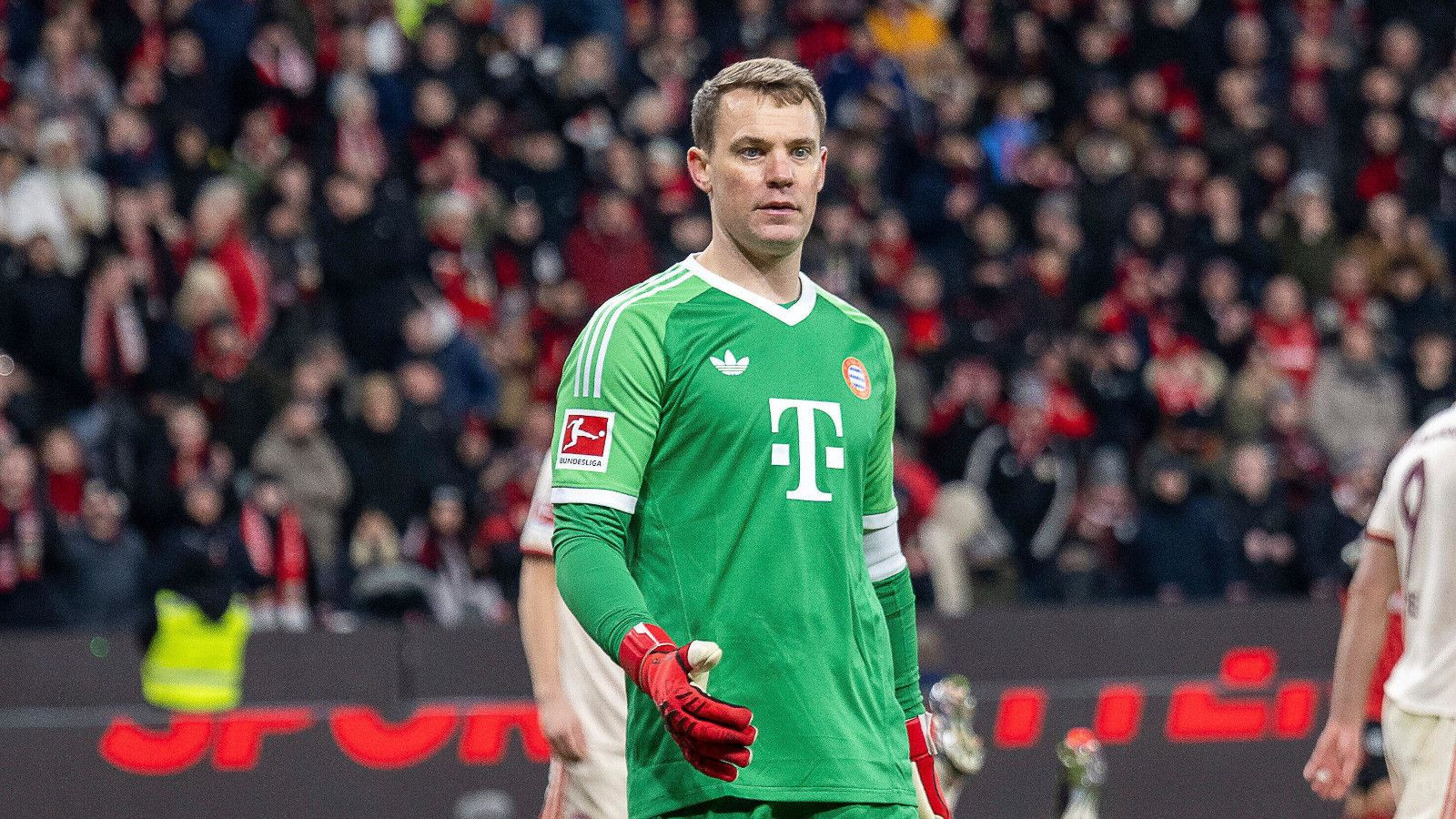 Bayern Munich keeper Manuel Neuer hits the training pitch after injury