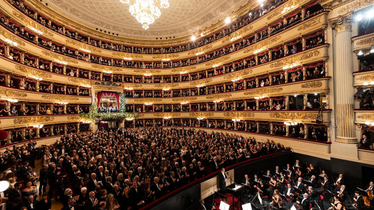 Former Seattle Mariners Trade Piece Signs with Division Rivals