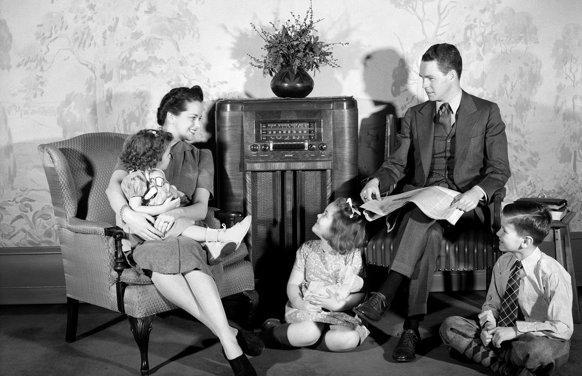 Vintage images show what British home life in the 1940s was REALLY like