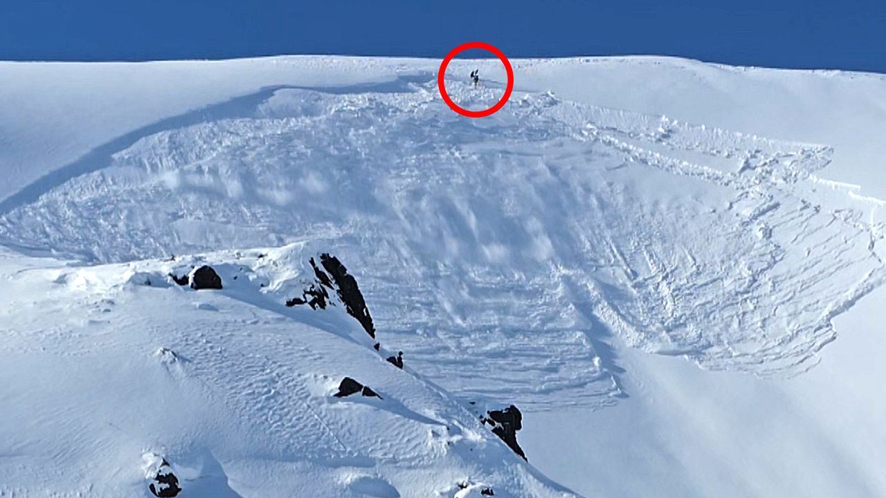 Skier triggers massive avalanche in Hakuba, Japan