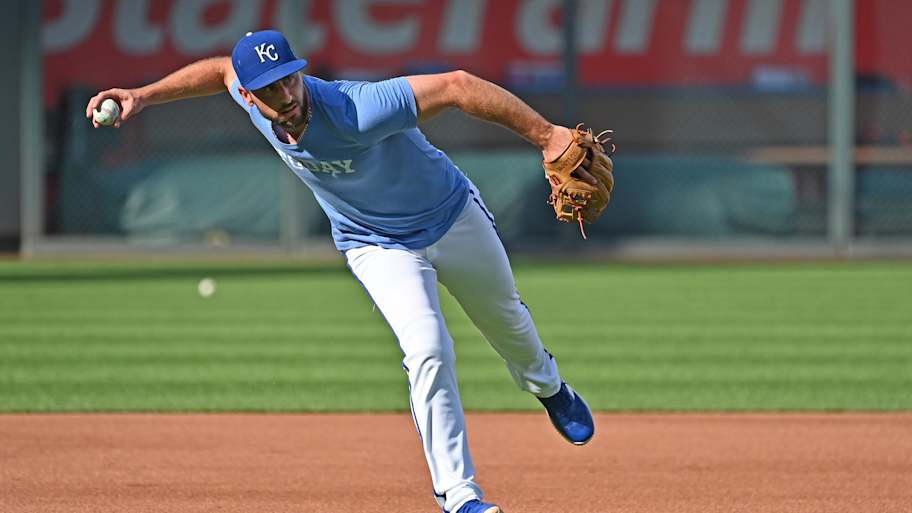 Former Royal Signs With NL Bottomfeeder as Spring Training Begins