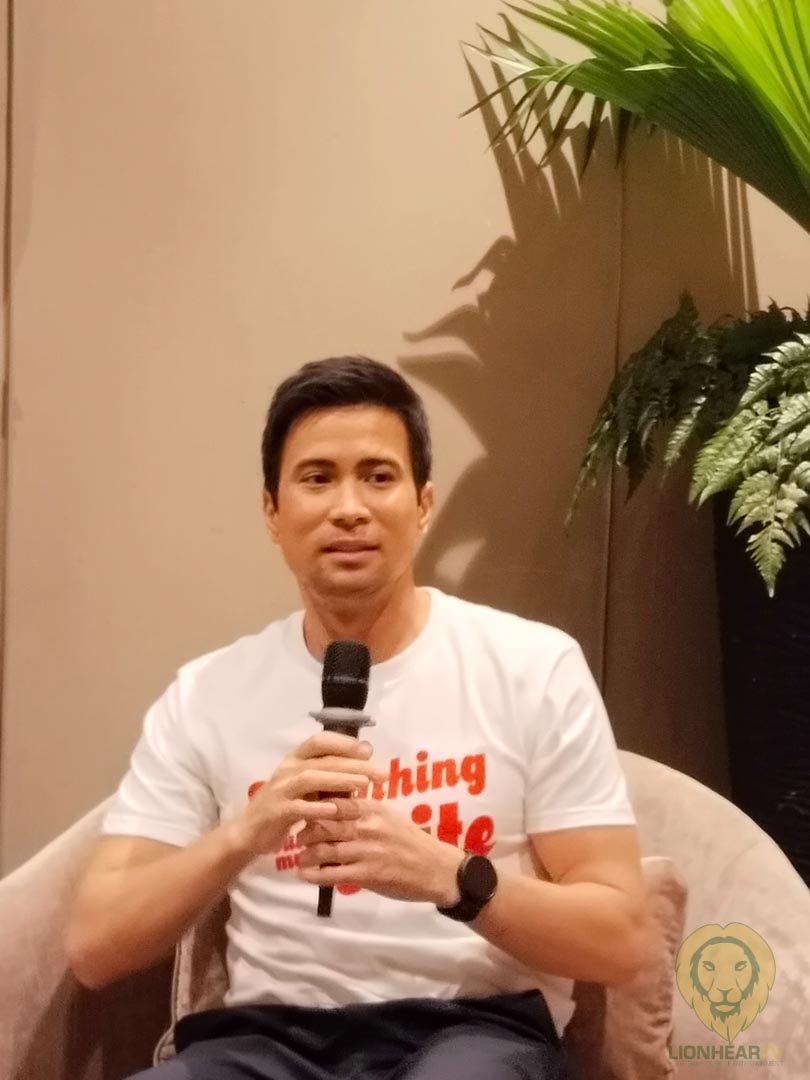 LOOK: Sam Milby kisses ‘Fast Talk’ studio floor in first-ever GMA Network visit