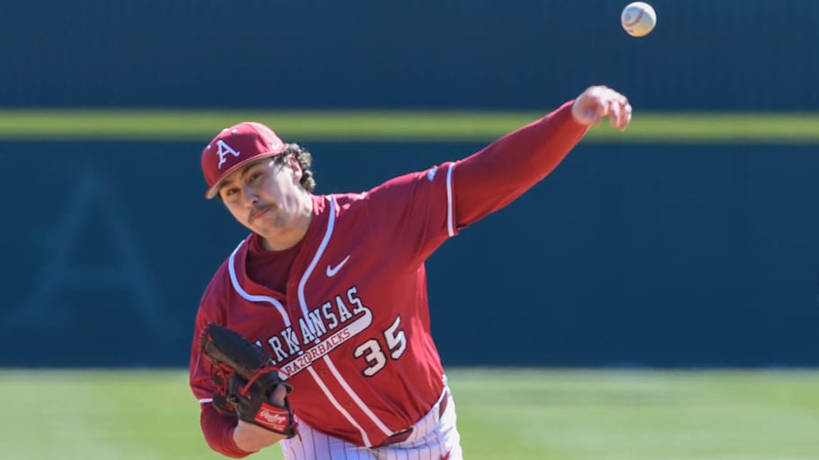 Arkansas Overcomes Early Sidewinder Troubles to Sweep Washington State