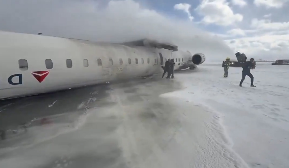 Watch: Shocking footage as Toronto plane crash leaves Delta aircraft ...