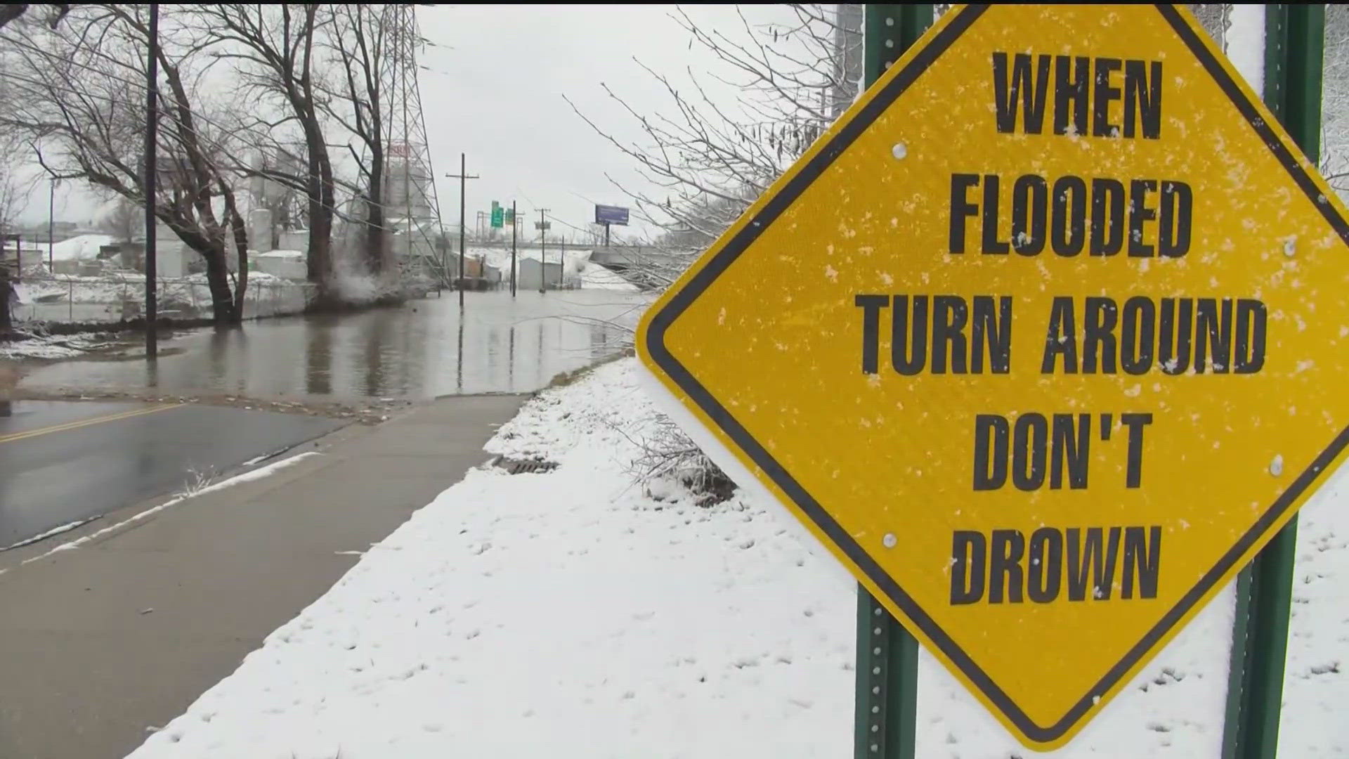 Cold weather and flooding affecting towns and cities across U.S.