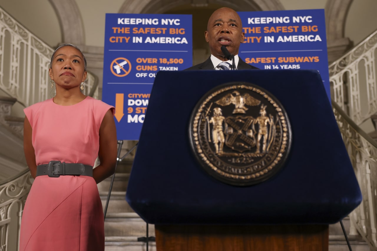 Gov. Hochul Considers Removal of New York City Mayor, Sets Meeting With ...