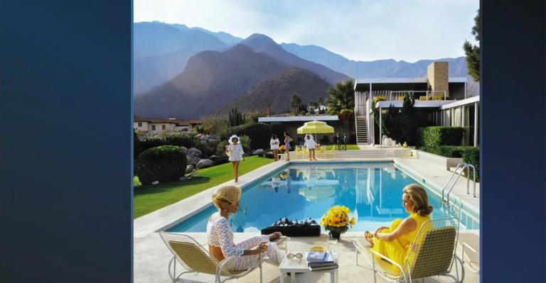 Kelly Ripa looks sensational as she shares head-turning pool photo ...