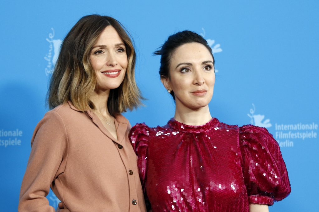 Rose Byrne y Mary Bronstein conmocionan la Berlinale con un retrato ...