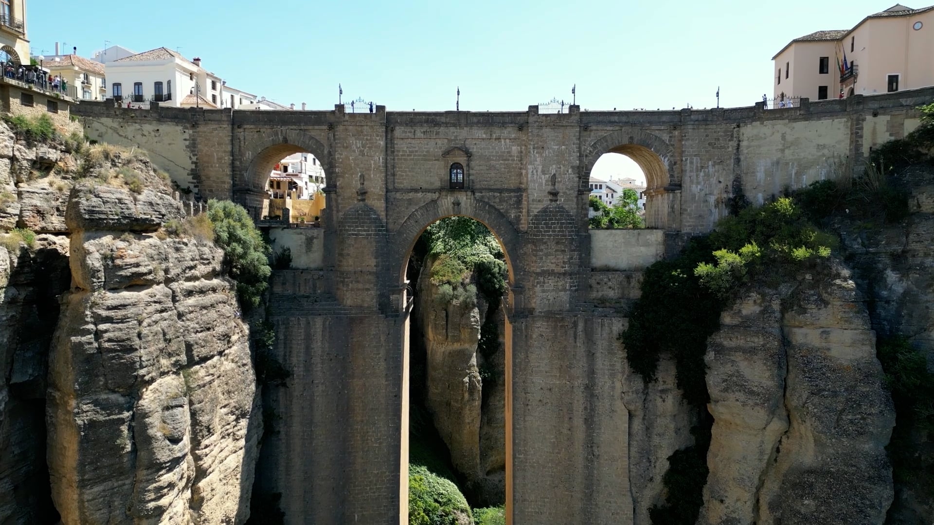 Ronda vista de cima: Drone explora a maravilha do penhasco espanhol