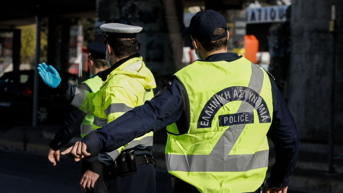 Χειροπέδες σε μεθυσμένη 53χρονη οδηγό αυτοκινήτου στη Θεσσαλονίκη