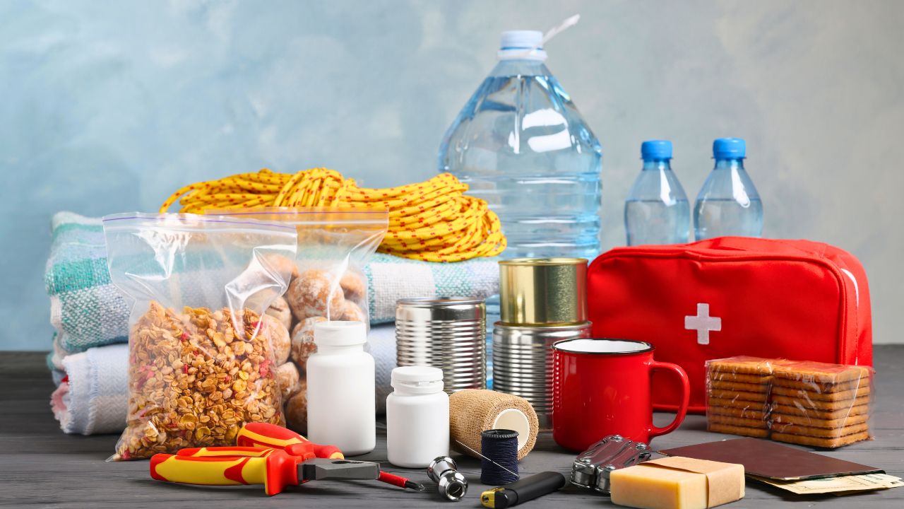 15 Essential Foods for Your Emergency Kit