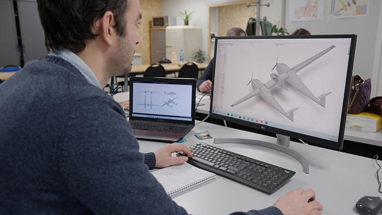 The European hydrogen-powered plane that will attempt a non-stop flight ...