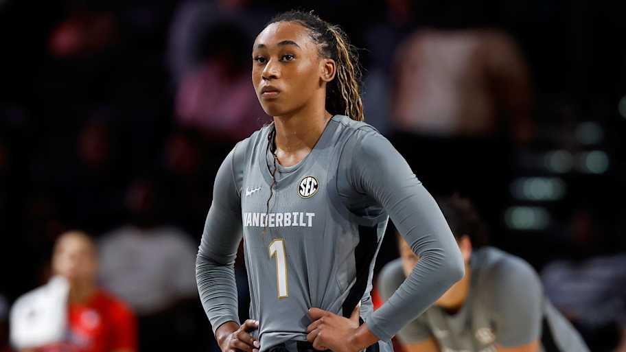 Women's college basketball Player of the Year rankings: Freshmen Sarah ...