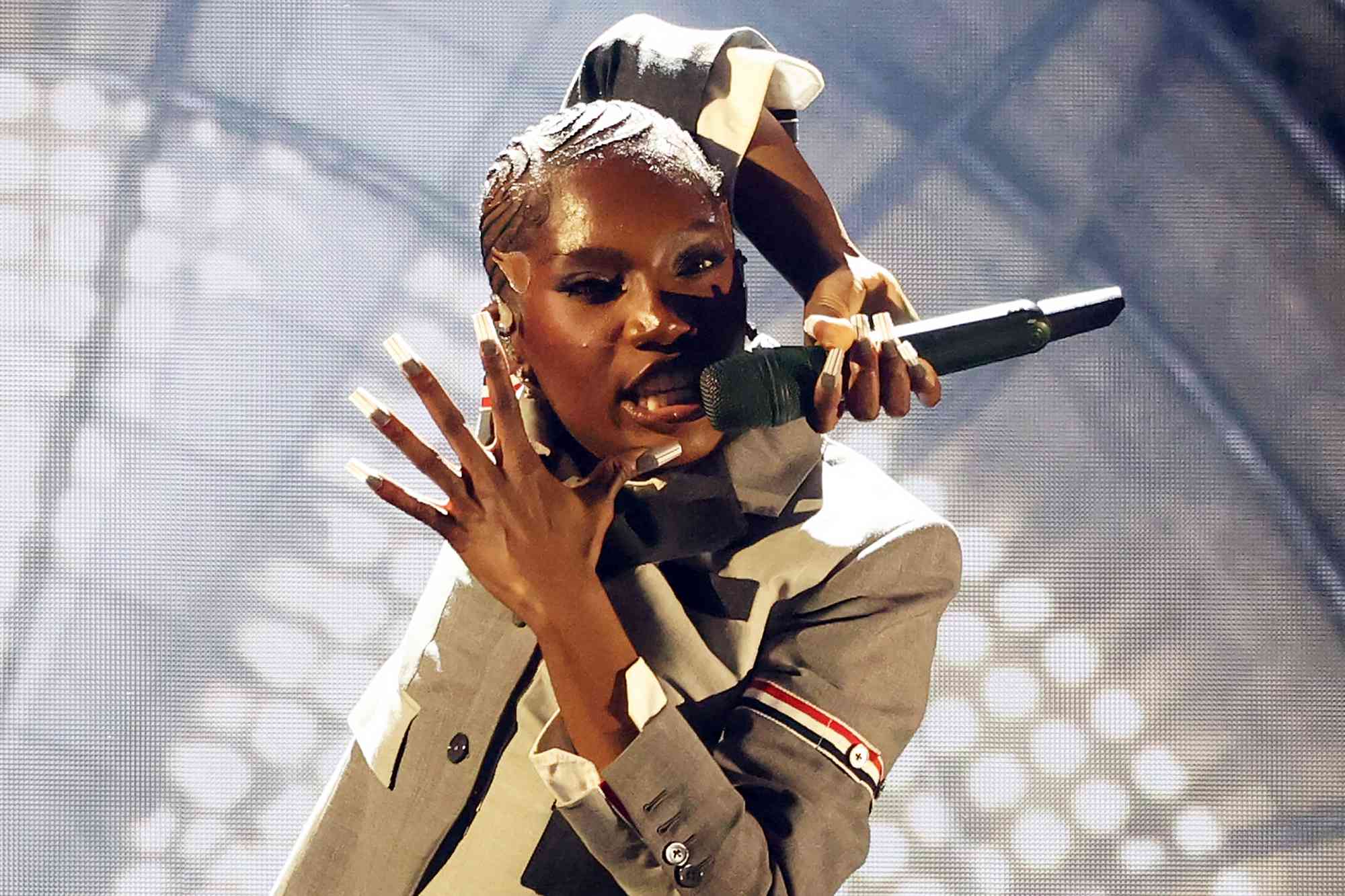 Doechii denies 'stupid as hell' rumors that she was lip-syncing at ...