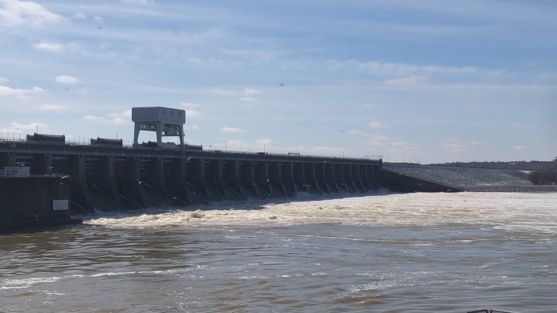 Kentucky Dam on Tennessee River open after heavy rain