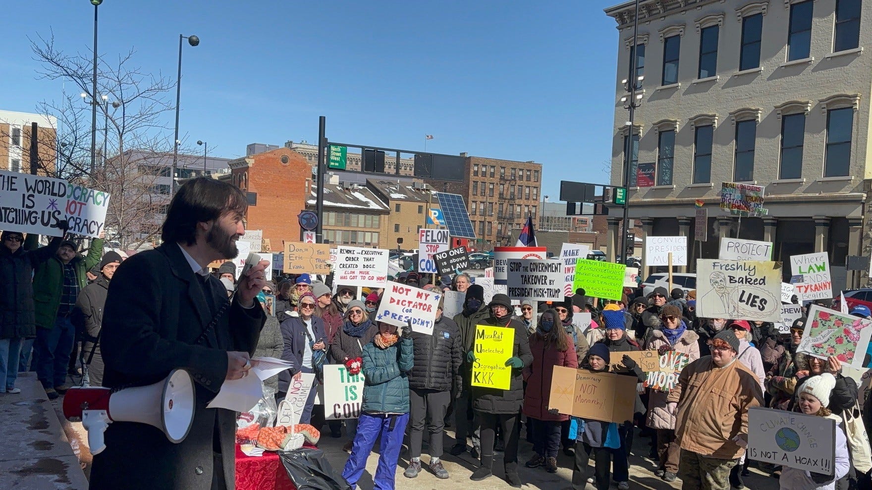 'No dictators': Crowd gathers outside Cincinnati City Hall to protest ...