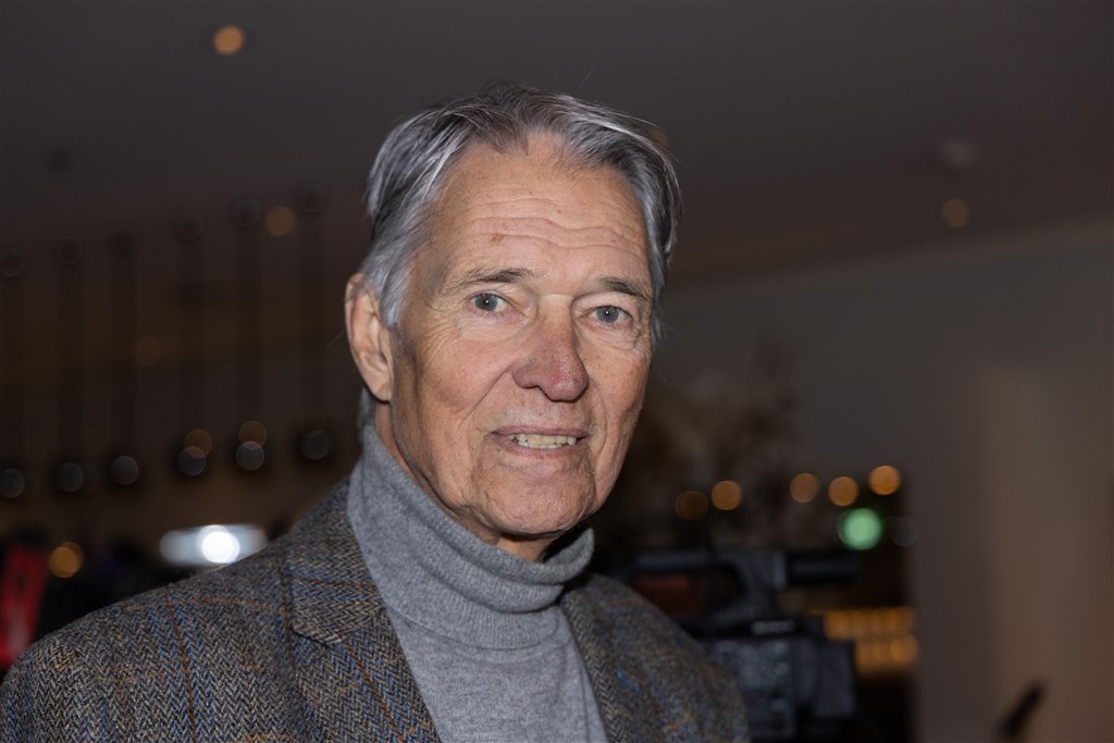 Ron Brandsteder in besloten kring gecremeerd, familie dankbaar