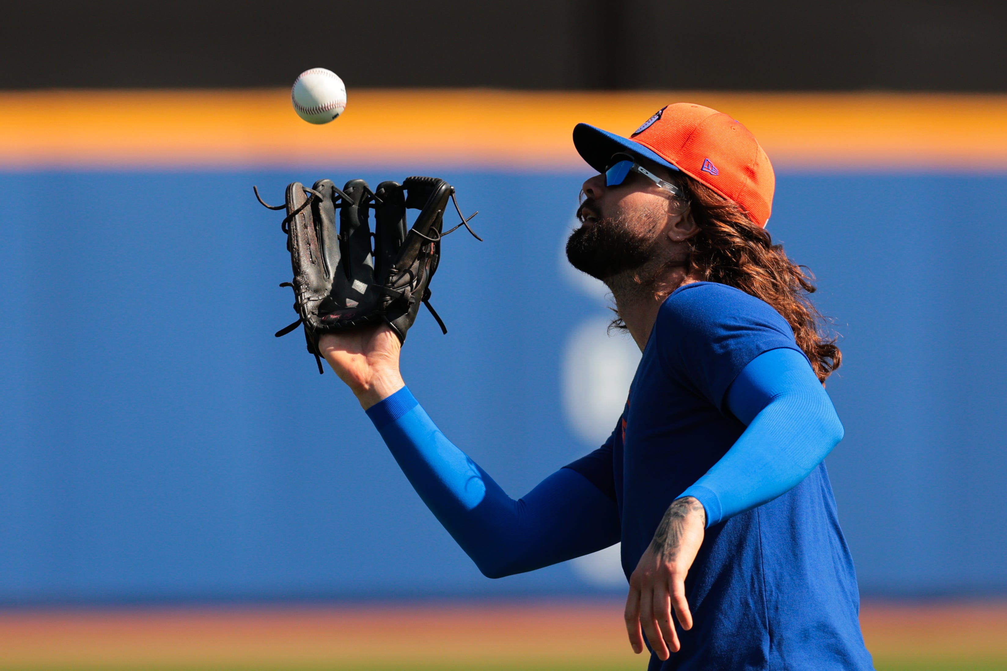 Jesse Winker leaves NY Mets' spring game with apparent leg injury. What ...