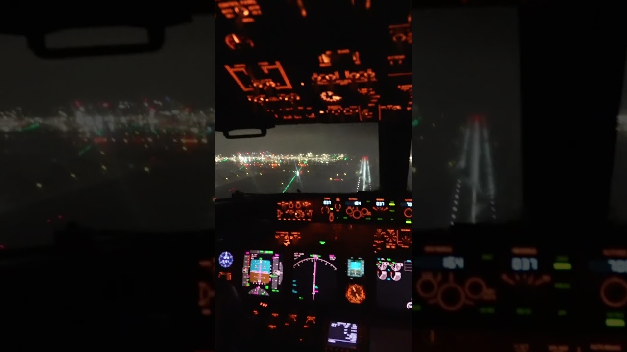 Low pass from cockpit! 737 farewell fly-by at CPH