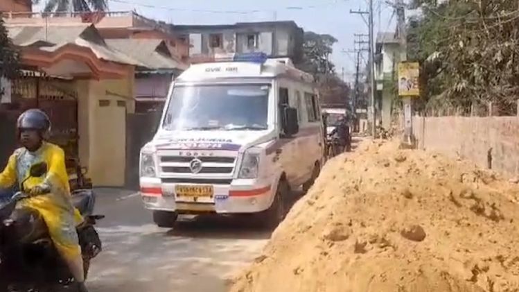 Assam: Traffic standstill in Sribhumi as roads turn into dumping grounds