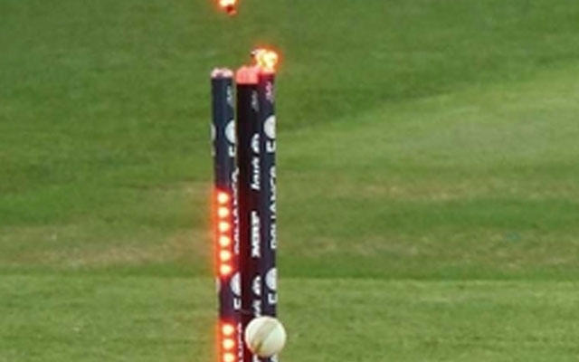 WPL 2025: LED-bail glitch during DC-W vs MI-W prompts change in rules ... WPL 2025: LED-bail glitch during DC-W vs MI-W prompts change in rules ...