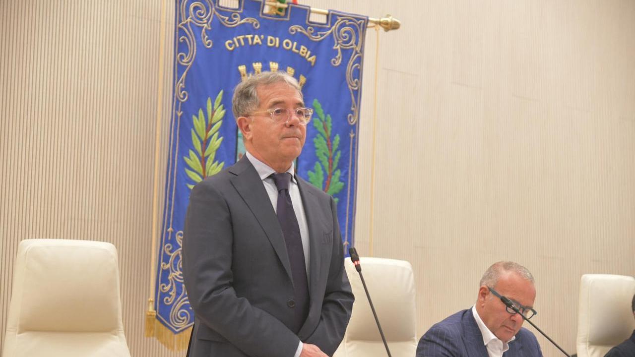 Olbia, il sindaco Nizzi: «Un monumento in granito per ricordare l’Aga Khan»