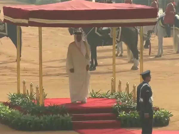 Amir of Qatar receives Guard of Honour, ceremonial welcome at Rashtrapati Bhavan
