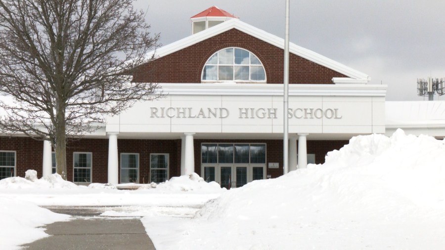 Richland bus driver accused by online predator catcher group, police ...