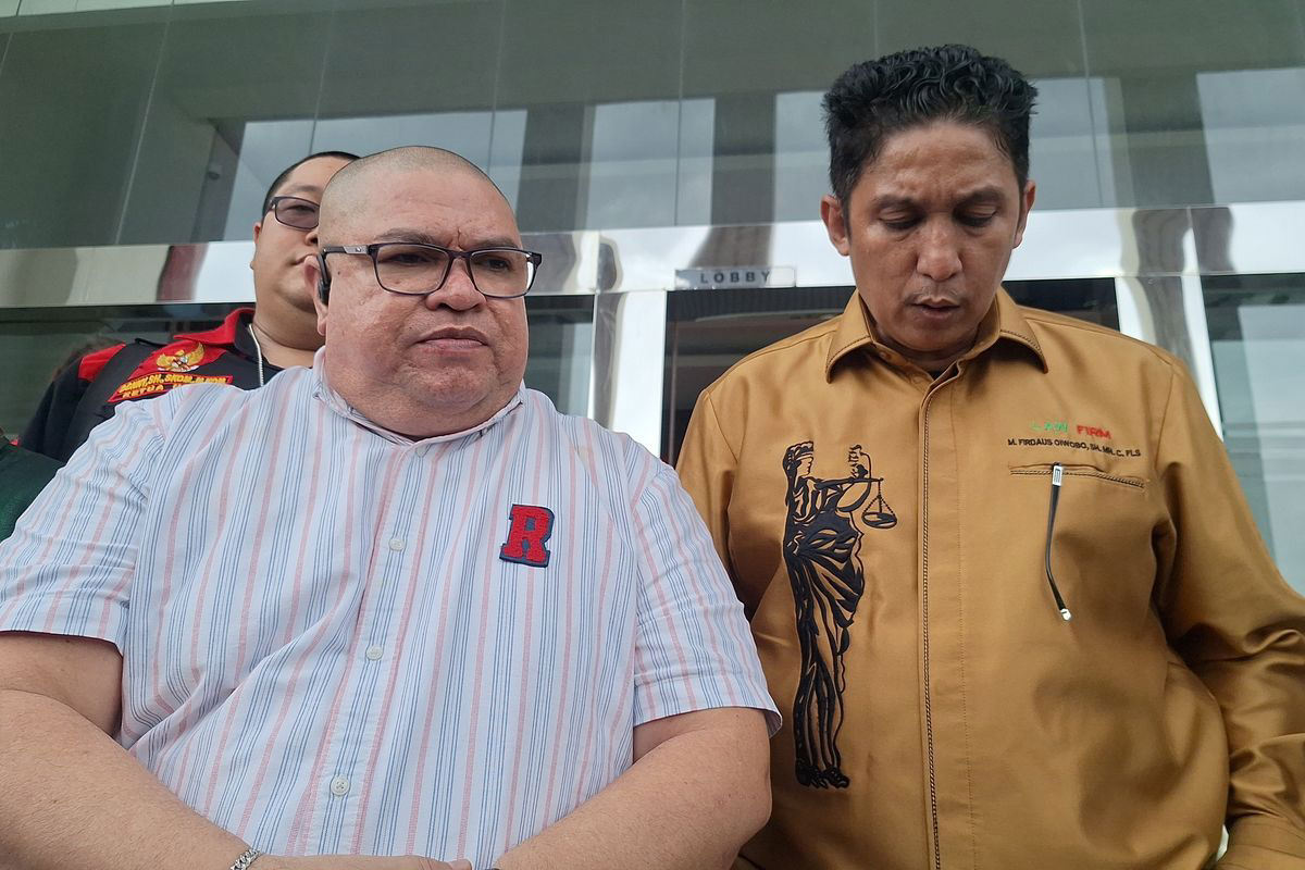Usai Buat Gaduh, Razman Nasution dan Firdaus Oiwobo Datangi MA untuk ... Usai Buat Gaduh, Razman Nasution dan Firdaus Oiwobo Datangi MA untuk ...