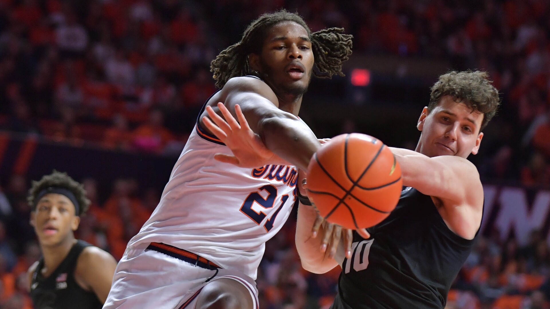 Illinois loses freshman forward Morez Johnson Jr. to a broken wrist