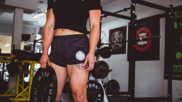 Do muscles weigh more than fat? Debunking a widespread myth