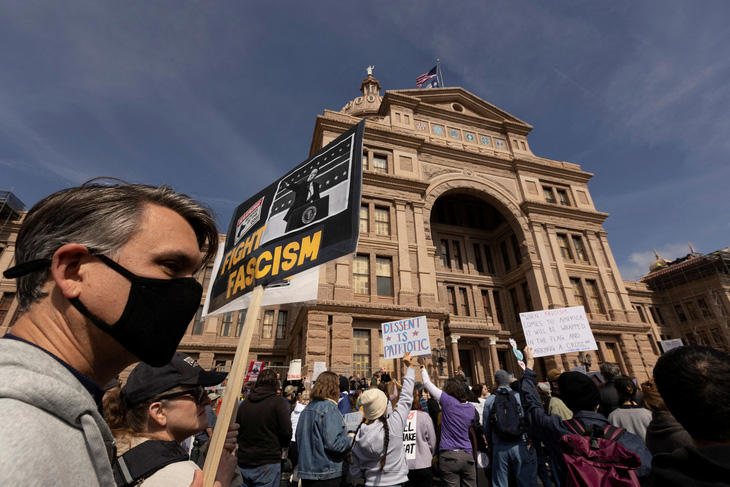 Hàng ngàn người lại biểu tình 50501 phản đối ông Trump khắp nước Mỹ